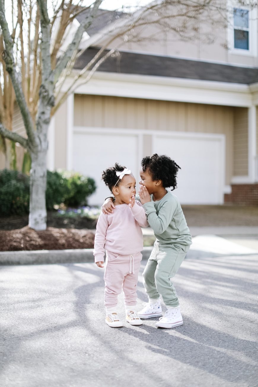 How to Foster Strong Sibling Relationships at Every Age - Gold and ...