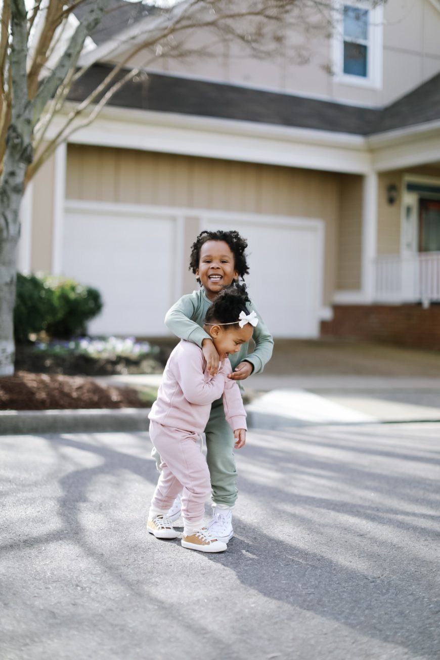 How to Foster Strong Sibling Relationships at Every Age - Gold and ...